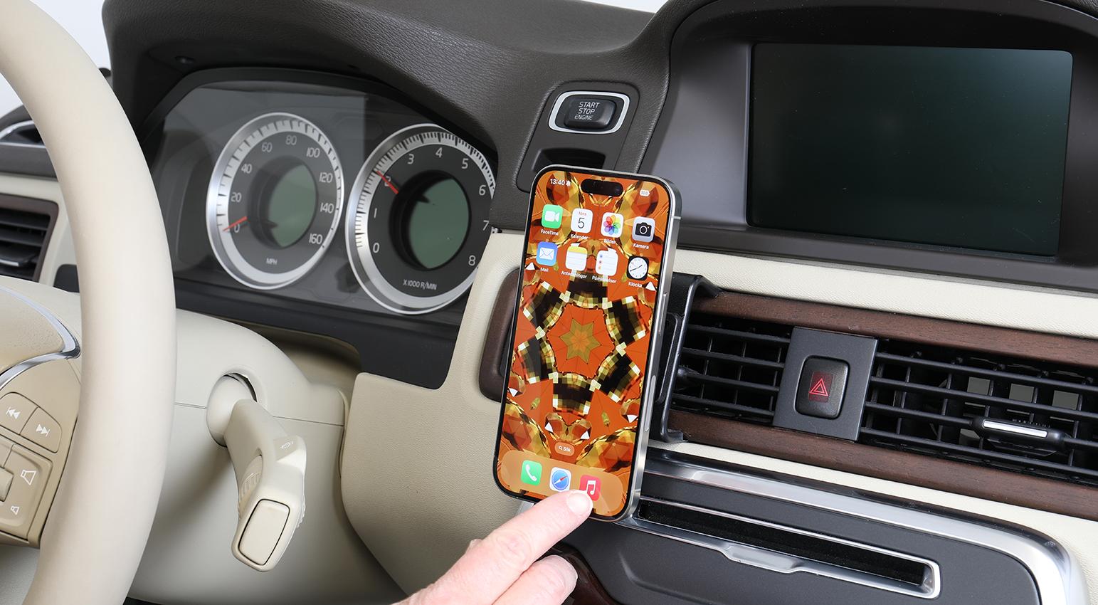 Aktiv hållare med USB-kabel och cigg-adapter 721141